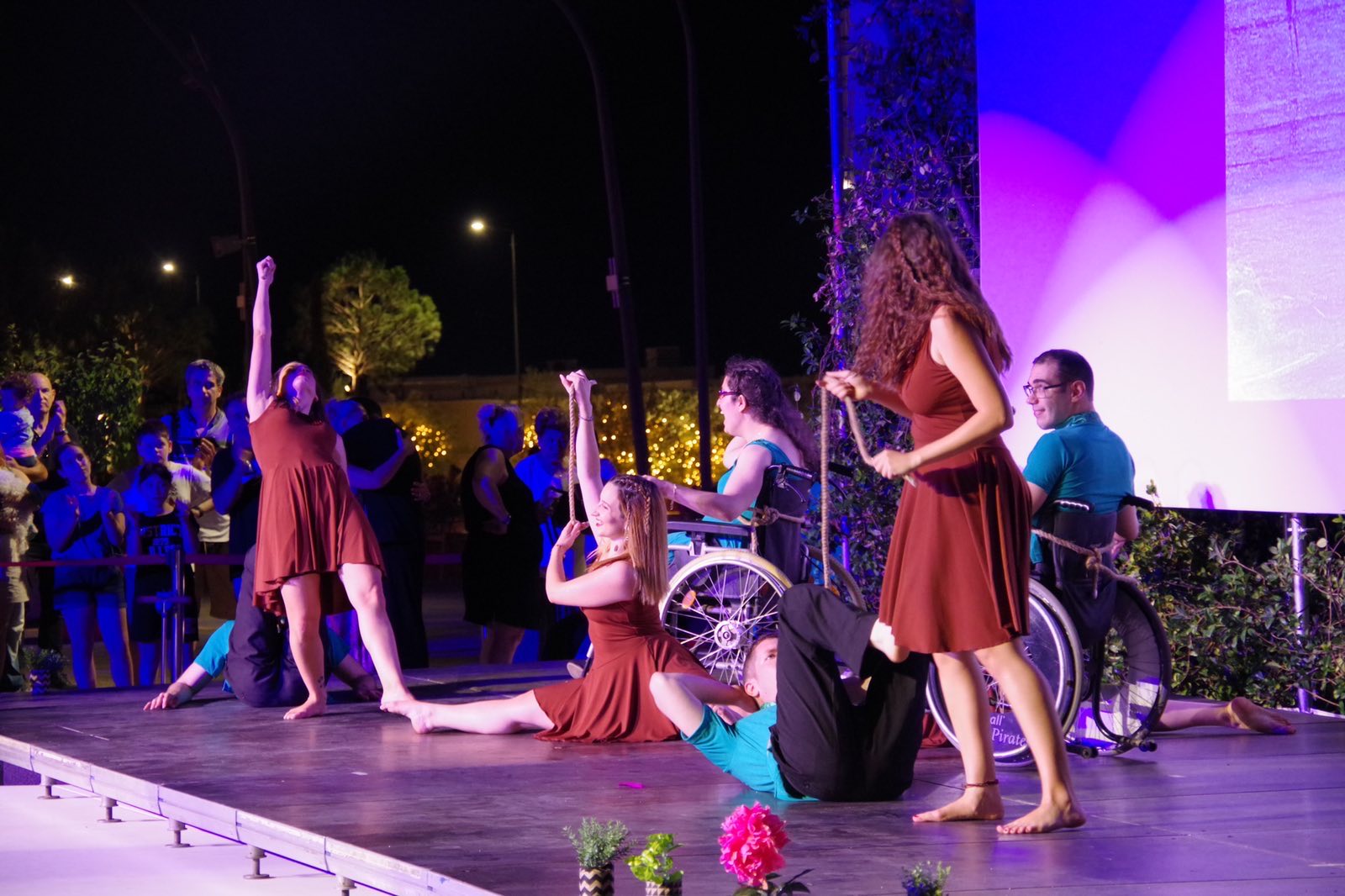 Χορευτική παράσταση “Χορεύοντας στη Χώρα του Ποτέ” – Ιππόκαμπος ΑμεΑ